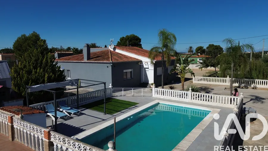 Real estate agents in Favara - iad